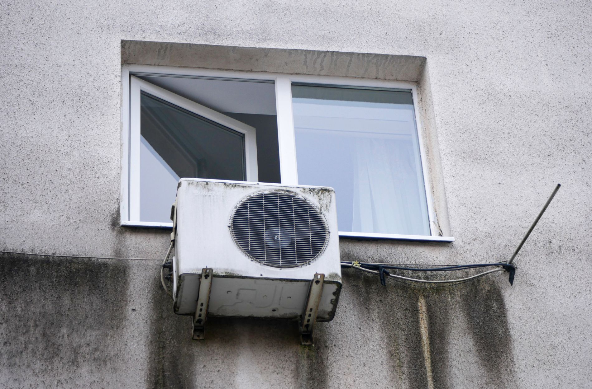 When to Consider Replacing Your AC Unit
